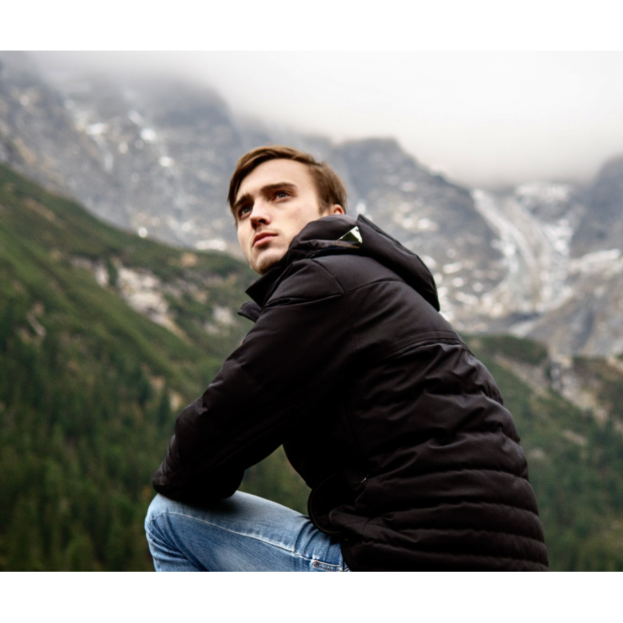 Photographer Artem Shestakov to Co-Direct New Movie 'Blue Springs'